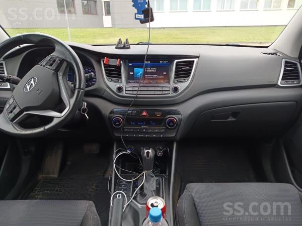 Grey Hyundai Tucson 2016 in Jurmala, with an engine capacity of 1.60 L and mileage of 145 thousand km for 9980 €, photo 8 on AUTOMOTO.COM.LV