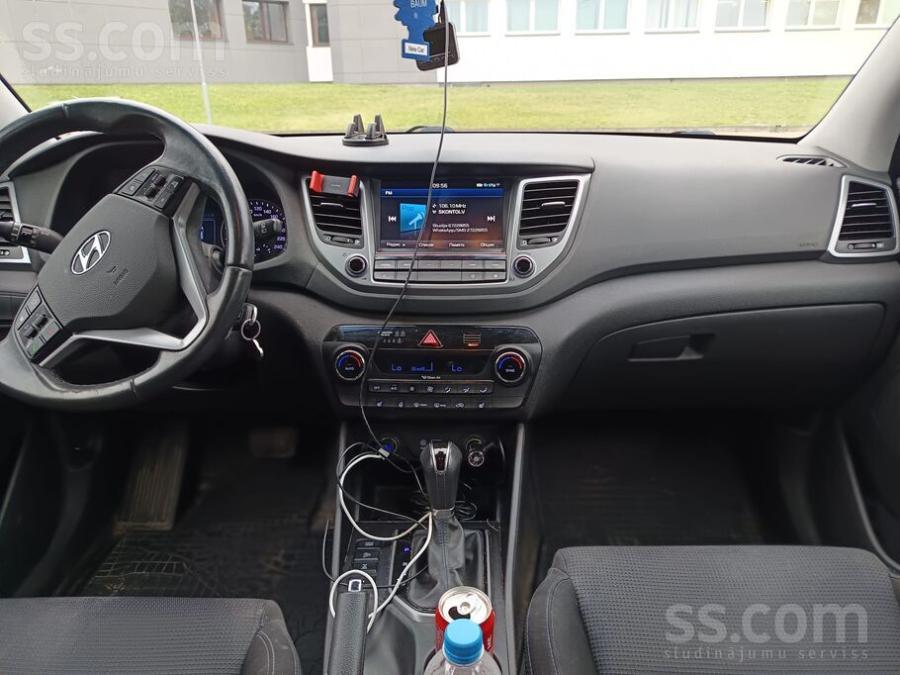 Grey Hyundai Tucson 2016 in Jurmala, with an engine capacity of 1.60 L and mileage of 145 thousand km for 9980 €, photo 9 on AUTOMOTO.COM.LV