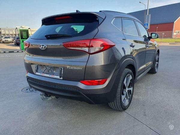 Grey Hyundai Tucson 2016 in Siauliai, with an engine capacity of 1.70 L and mileage of 221 thousand km for 12300 €, photo 3 on AUTOMOTO.COM.LV