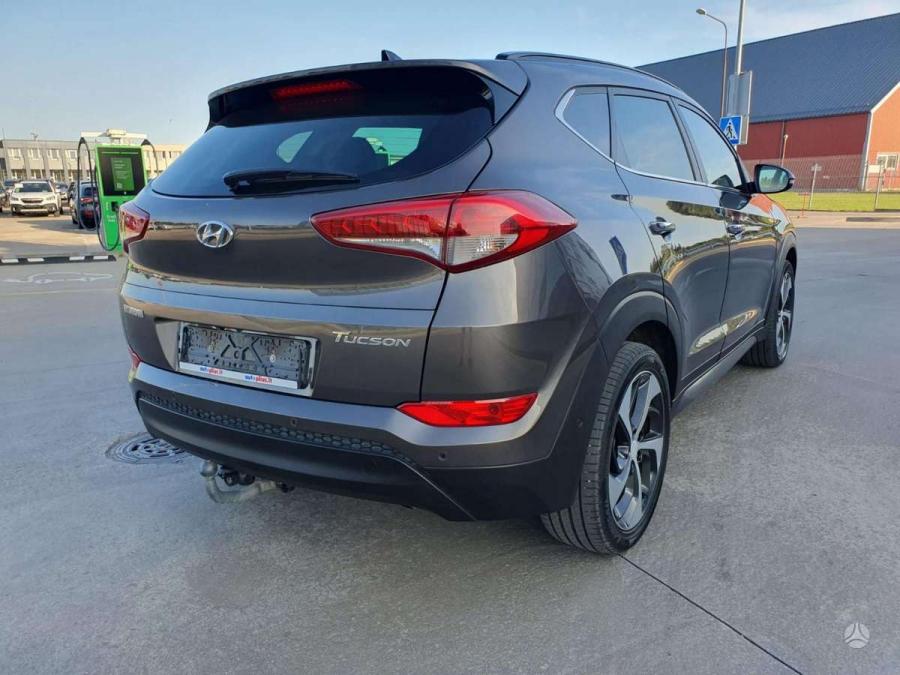 Pelēks Hyundai Tucson 2016 Šauļi, ar dzinēja tilpumu 1.70 L un nobraukumu 221 tūkst. km par 12300 €, foto 4 vietnē AUTOMOTO.COM.LV