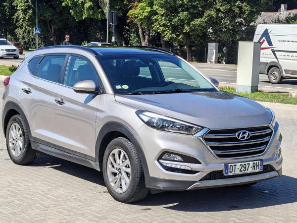 Grey Hyundai Tucson 2016 in Taurage, with an engine capacity of 1.69 L and mileage of 210 thousand km for 7300 €, photo 2 on AUTOMOTO.COM.LV