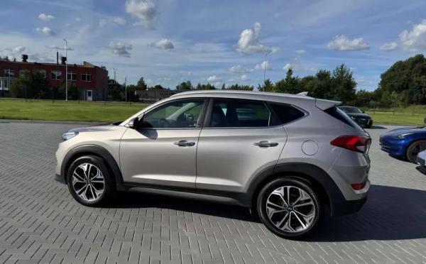 Grey Hyundai Tucson 2016 in Telschi, with an engine capacity of 1.70 L and mileage of 252 thousand km for 9690 €, photo 5 on AUTOMOTO.COM.LV