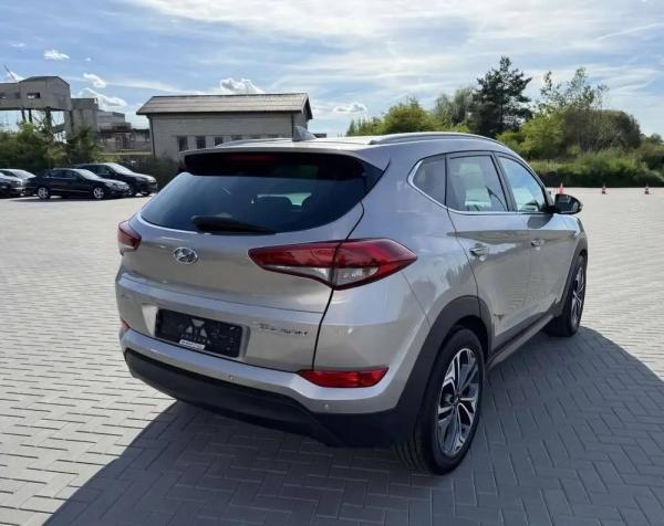 Grey Hyundai Tucson 2016 in Telschi, with an engine capacity of 1.70 L and mileage of 252 thousand km for 9690 €, photo 7 on AUTOMOTO.COM.LV
