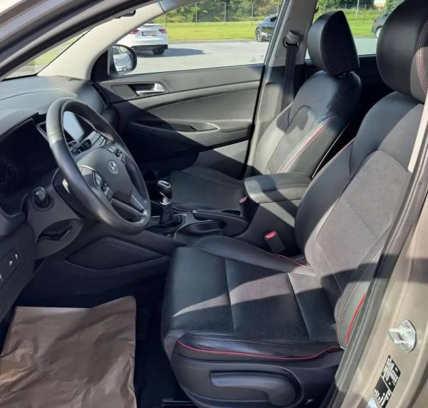 Grey Hyundai Tucson 2016 in Telschi, with an engine capacity of 1.70 L and mileage of 252 thousand km for 9690 €, photo 10 on AUTOMOTO.COM.LV