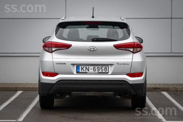 Pelēks Hyundai Tucson 2016 Rīga, ar dzinēja tilpumu 1.70 L un nobraukumu 329 tūkst. km par 8990 €, foto 5 vietnē AUTOMOTO.COM.LV