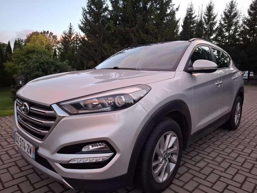 Grey Hyundai Tucson 2016 in Kaunas, with an engine capacity of 1.69 L and mileage of 220 thousand km for 8250 €, photo 3 on AUTOMOTO.COM.LV