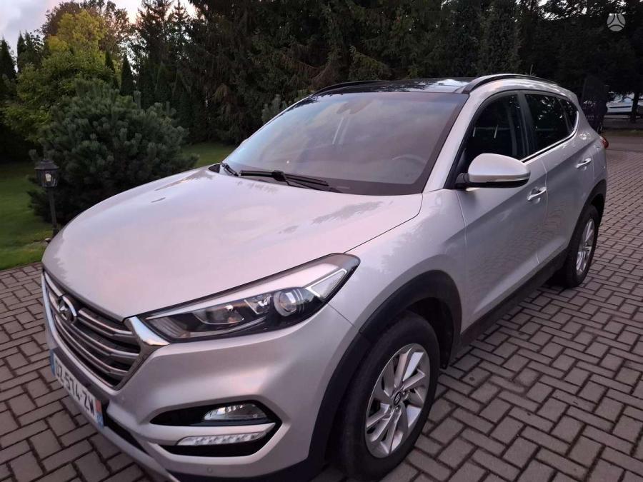 Grey Hyundai Tucson 2016 in Kaunas, with an engine capacity of 1.69 L and mileage of 220 thousand km for 8250 €, photo 5 on AUTOMOTO.COM.LV