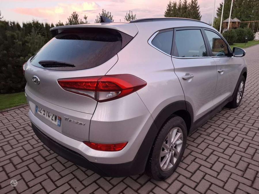 Grey Hyundai Tucson 2016 in Kaunas, with an engine capacity of 1.69 L and mileage of 220 thousand km for 8250 €, photo 6 on AUTOMOTO.COM.LV