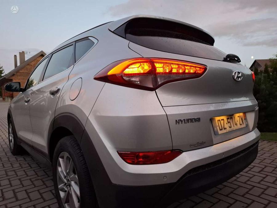 Grey Hyundai Tucson 2016 in Kaunas, with an engine capacity of 1.69 L and mileage of 220 thousand km for 8250 €, photo 8 on AUTOMOTO.COM.LV