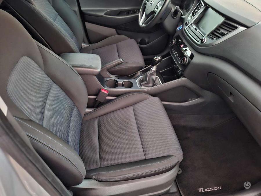 Grey Hyundai Tucson 2016 in Kaunas, with an engine capacity of 1.69 L and mileage of 220 thousand km for 8250 €, photo 9 on AUTOMOTO.COM.LV