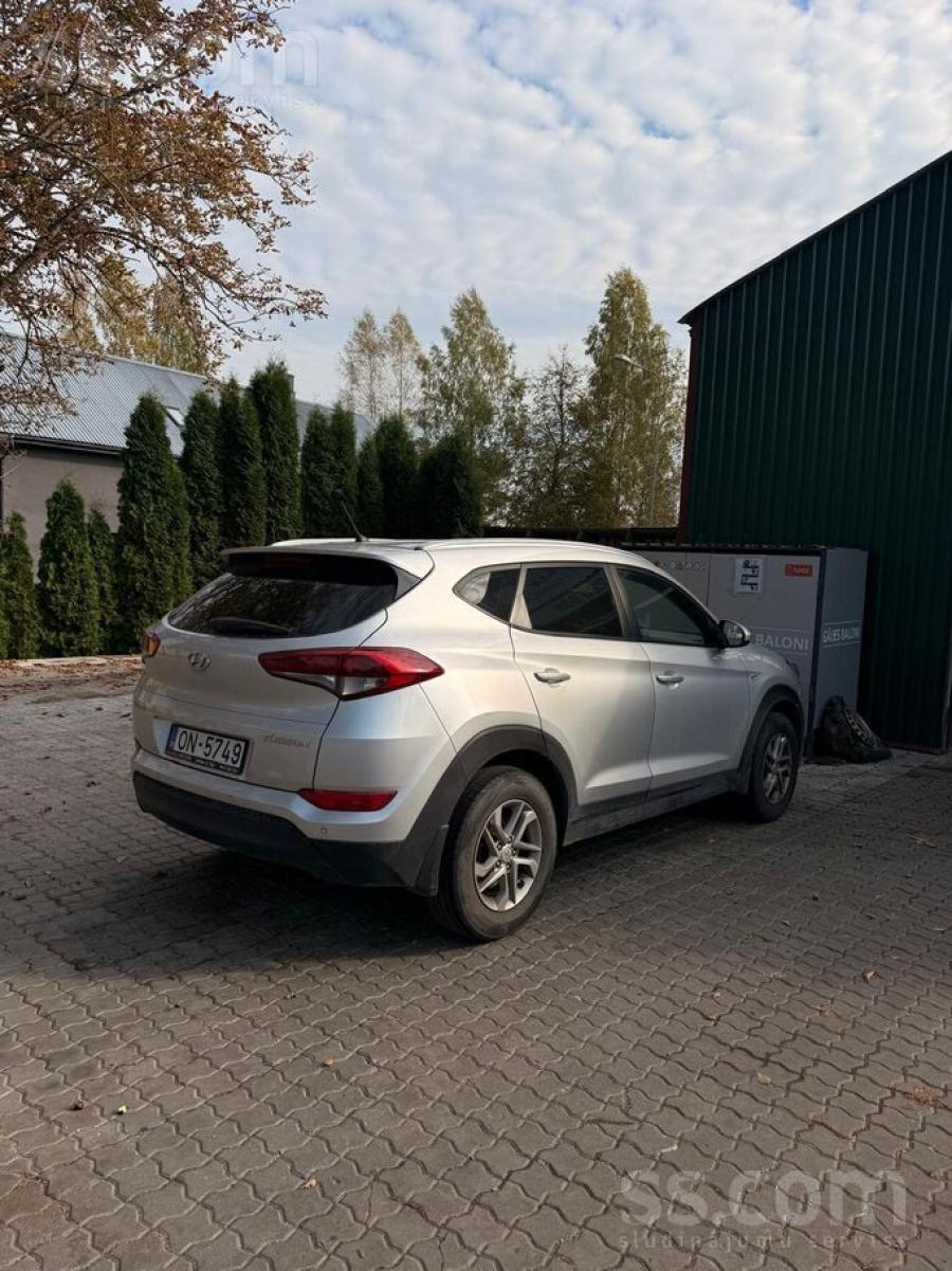 Pelēks Hyundai Tucson 2016 Rīga, ar dzinēja tilpumu 1.70 L un nobraukumu 162 tūkst. km par 11100 €, foto 4 vietnē AUTOMOTO.COM.LV