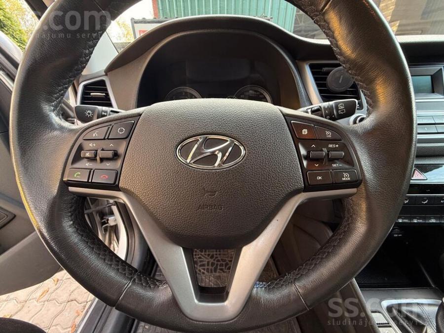 Pelēks Hyundai Tucson 2016 Rīga, ar dzinēja tilpumu 1.70 L un nobraukumu 162 tūkst. km par 11100 €, foto 5 vietnē AUTOMOTO.COM.LV