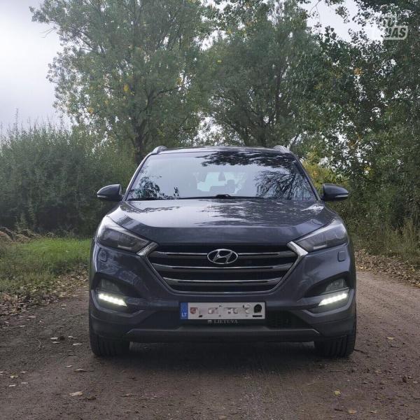 Grey Hyundai Tucson 2016 in Taurage, with an engine capacity of 2.00 L and mileage of 404 thousand km for 10500 €, photo 1 on AUTOMOTO.COM.LV