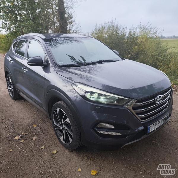 Grey Hyundai Tucson 2016 in Taurage, with an engine capacity of 2.00 L and mileage of 404 thousand km for 10500 €, photo 3 on AUTOMOTO.COM.LV