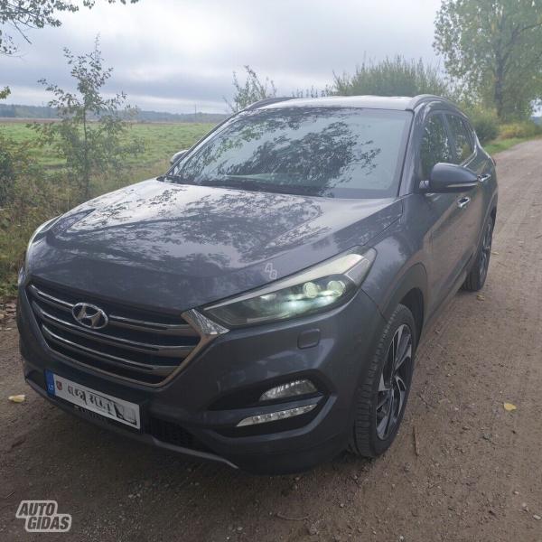 Grey Hyundai Tucson 2016 in Taurage, with an engine capacity of 2.00 L and mileage of 404 thousand km for 10500 €, photo 4 on AUTOMOTO.COM.LV