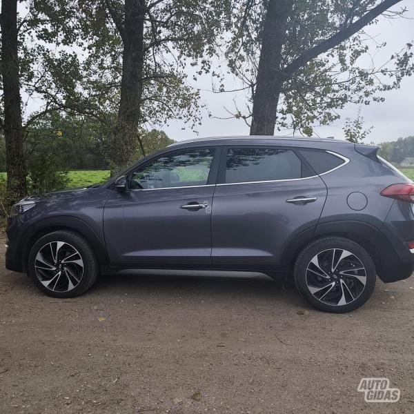 Grey Hyundai Tucson 2016 in Taurage, with an engine capacity of 2.00 L and mileage of 404 thousand km for 10500 €, photo 7 on AUTOMOTO.COM.LV