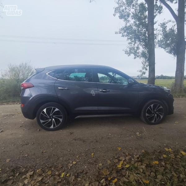 Grey Hyundai Tucson 2016 in Taurage, with an engine capacity of 2.00 L and mileage of 404 thousand km for 10500 €, photo 10 on AUTOMOTO.COM.LV