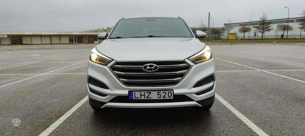 Grey Hyundai Tucson 2017 in Vilnius, with an engine capacity of 2.00 L and mileage of 121 thousand km for 9999 €, photo 1 on AUTOMOTO.COM.LV