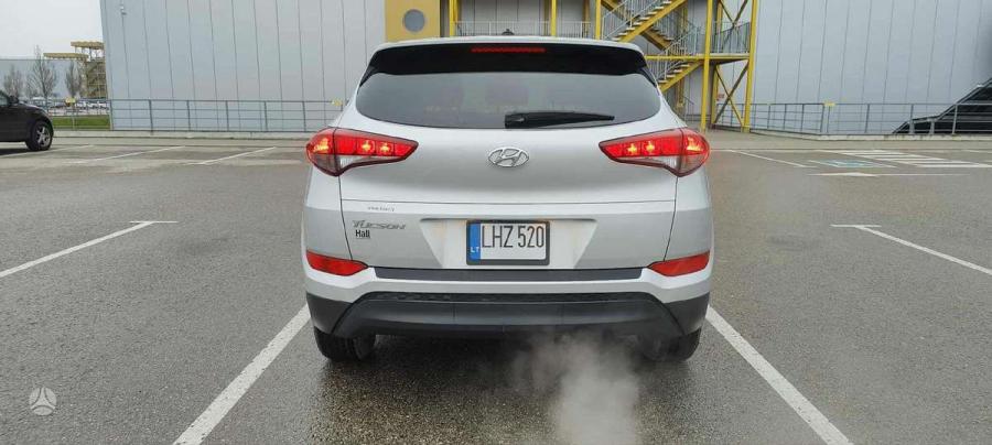 Grey Hyundai Tucson 2017 in Vilnius, with an engine capacity of 2.00 L and mileage of 121 thousand km for 9999 €, photo 4 on AUTOMOTO.COM.LV