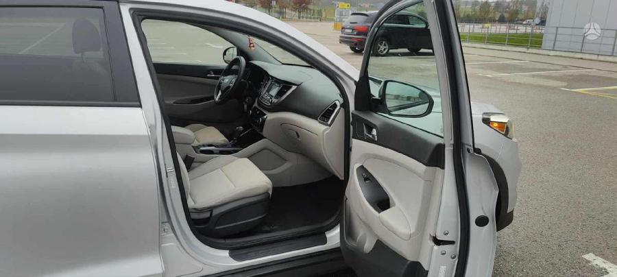 Grey Hyundai Tucson 2017 in Vilnius, with an engine capacity of 2.00 L and mileage of 121 thousand km for 9999 €, photo 12 on AUTOMOTO.COM.LV