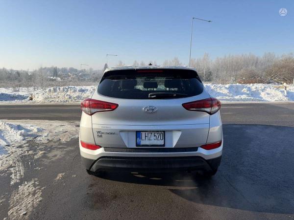 Grey Hyundai Tucson 2017 in Vilnius, with an engine capacity of 2.00 L and mileage of 121 thousand km for 9999 €, photo 7 on AUTOMOTO.COM.LV