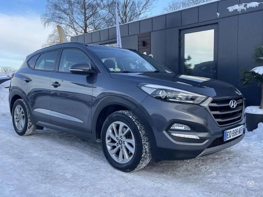 Grey Hyundai Tucson 2017 in Taurage, with an engine capacity of 1.69 L and mileage of 218 thousand km for 10200 €, photo 3 on AUTOMOTO.COM.LV