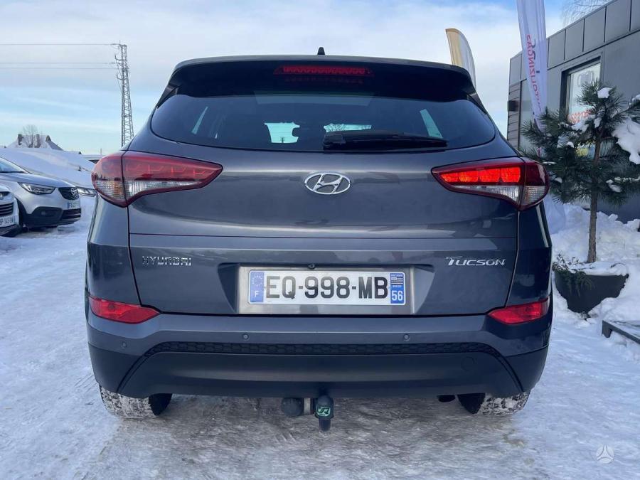 Grey Hyundai Tucson 2017 in Taurage, with an engine capacity of 1.69 L and mileage of 218 thousand km for 10200 €, photo 5 on AUTOMOTO.COM.LV