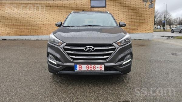 Grey Hyundai Tucson 2017 in Limbazi, with an engine capacity of 1.70 L and mileage of 200 thousand km for 11550 €, photo 2 on AUTOMOTO.COM.LV