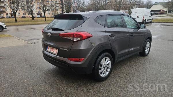 Grey Hyundai Tucson 2017 in Limbazi, with an engine capacity of 1.70 L and mileage of 200 thousand km for 11550 €, photo 5 on AUTOMOTO.COM.LV