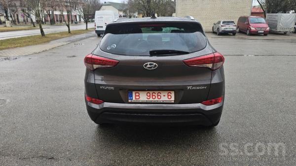 Grey Hyundai Tucson 2017 in Limbazi, with an engine capacity of 1.70 L and mileage of 200 thousand km for 11550 €, photo 6 on AUTOMOTO.COM.LV