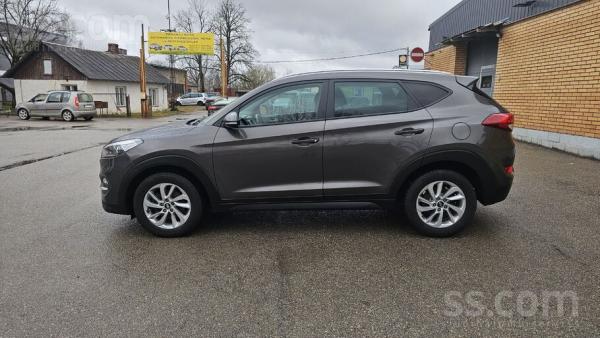 Grey Hyundai Tucson 2017 in Limbazi, with an engine capacity of 1.70 L and mileage of 200 thousand km for 11550 €, photo 8 on AUTOMOTO.COM.LV