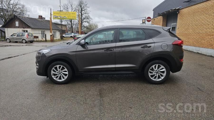 Pelēks Hyundai Tucson 2017 Limbaži, ar dzinēja tilpumu 1.70 L un nobraukumu 200 tūkst. km par 11550 €, foto 9 vietnē AUTOMOTO.COM.LV
