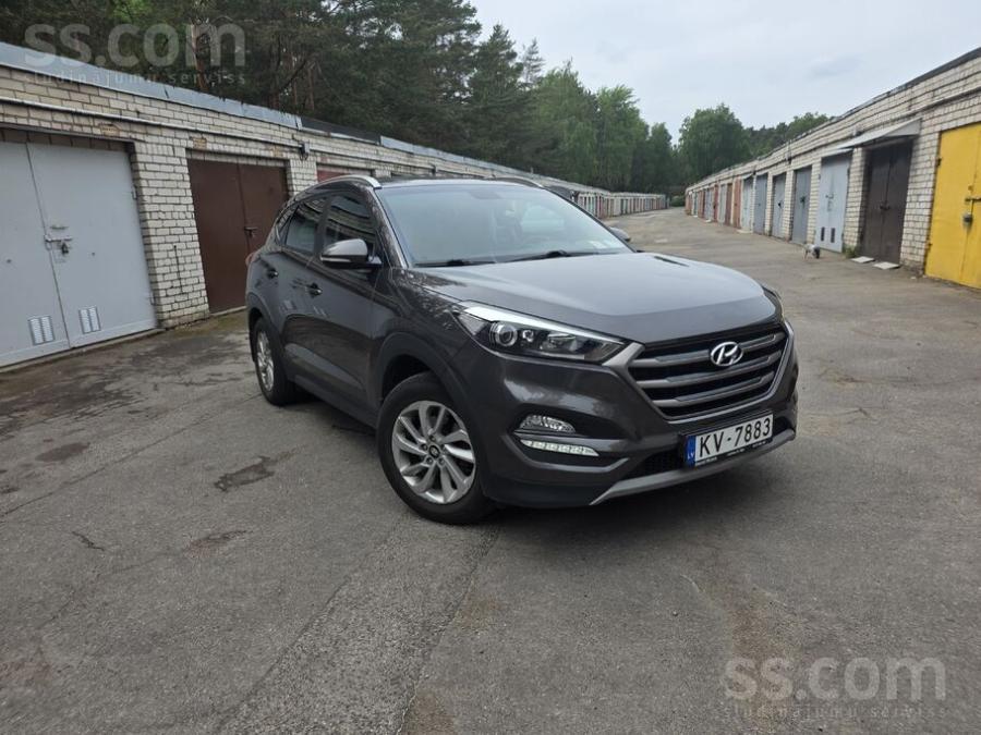 Grey Hyundai Tucson 2017 in Riga, with an engine capacity of 1.70 L and mileage of 123 thousand km for 12900 €, photo 1 on AUTOMOTO.COM.LV