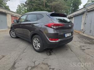 Grey Hyundai Tucson 2017 in Riga, with an engine capacity of 1.70 L and mileage of 123 thousand km for 12900 €, photo 5 on AUTOMOTO.COM.LV