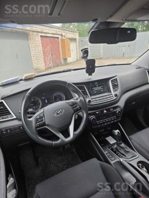 Grey Hyundai Tucson 2017 in Riga, with an engine capacity of 1.70 L and mileage of 123 thousand km for 12900 €, photo 6 on AUTOMOTO.COM.LV