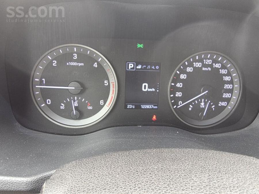 Grey Hyundai Tucson 2017 in Riga, with an engine capacity of 1.70 L and mileage of 123 thousand km for 12900 €, photo 7 on AUTOMOTO.COM.LV