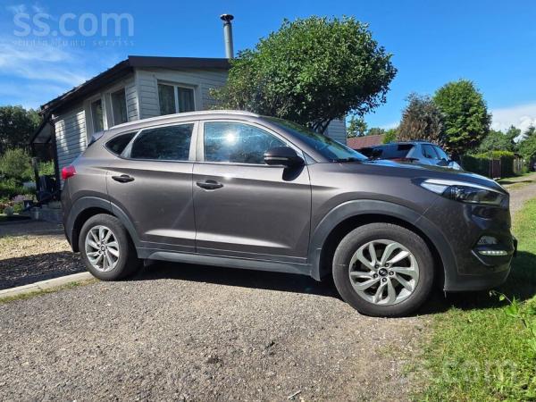 Pelēks Hyundai Tucson 2017 Rīga, ar dzinēja tilpumu 1.70 L un nobraukumu 124 tūkst. km par 10900 €, foto 2 vietnē AUTOMOTO.COM.LV