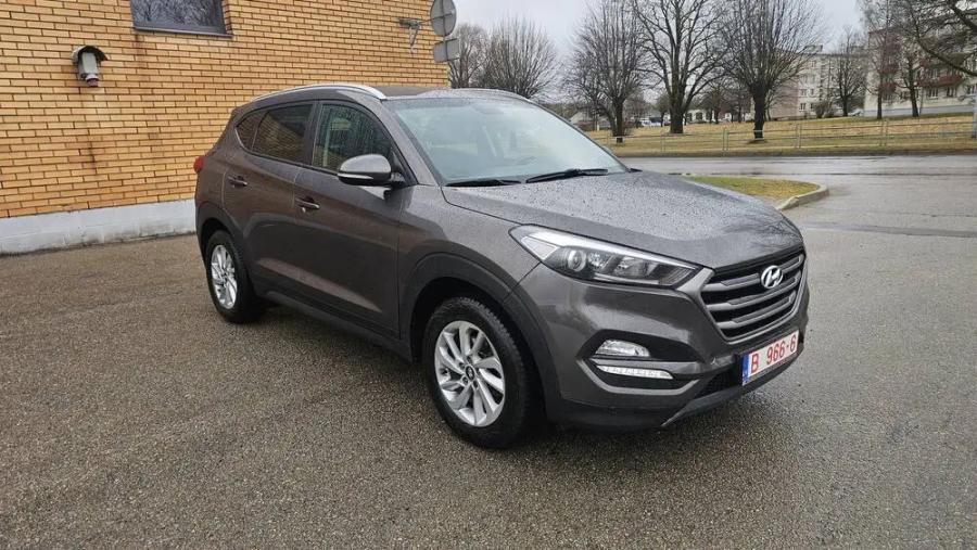 Grey Hyundai Tucson 2017 in Riga, with an engine capacity of 1.70 L and mileage of 200 thousand km for 10950 €, photo 4 on AUTOMOTO.COM.LV