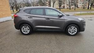Grey Hyundai Tucson 2017 in Riga, with an engine capacity of 1.70 L and mileage of 200 thousand km for 10950 €, photo 5 on AUTOMOTO.COM.LV