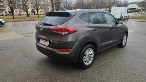 Grey Hyundai Tucson 2017 in Riga, with an engine capacity of 1.70 L and mileage of 200 thousand km for 10950 €, photo 6 on AUTOMOTO.COM.LV