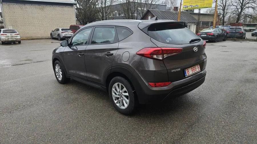 Grey Hyundai Tucson 2017 in Riga, with an engine capacity of 1.70 L and mileage of 200 thousand km for 10950 €, photo 7 on AUTOMOTO.COM.LV