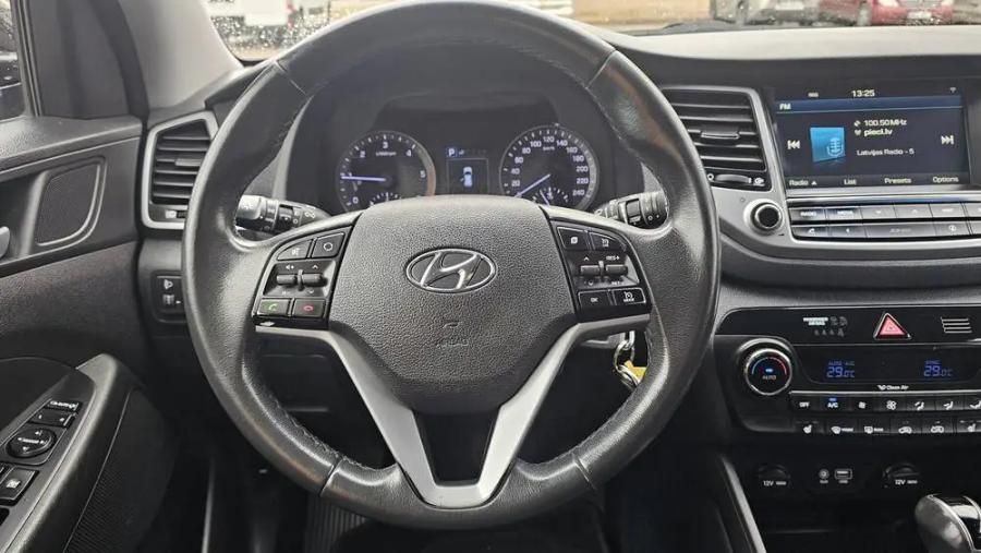 Grey Hyundai Tucson 2017 in Riga, with an engine capacity of 1.70 L and mileage of 200 thousand km for 10950 €, photo 14 on AUTOMOTO.COM.LV