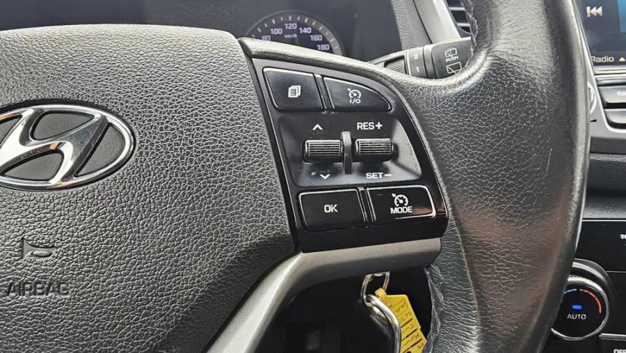 Grey Hyundai Tucson 2017 in Riga, with an engine capacity of 1.70 L and mileage of 200 thousand km for 10950 €, photo 15 on AUTOMOTO.COM.LV