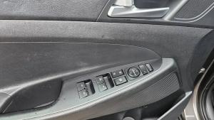Grey Hyundai Tucson 2017 in Riga, with an engine capacity of 1.70 L and mileage of 200 thousand km for 10950 €, photo 16 on AUTOMOTO.COM.LV
