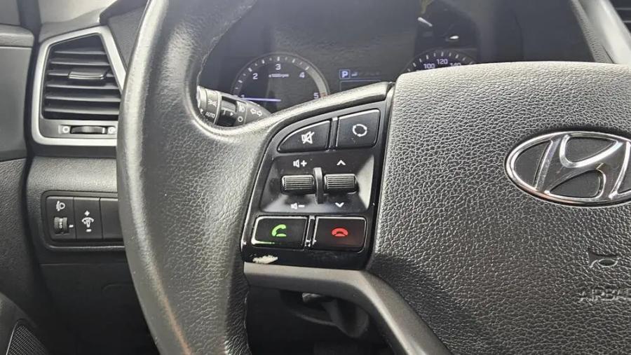Grey Hyundai Tucson 2017 in Riga, with an engine capacity of 1.70 L and mileage of 200 thousand km for 10950 €, photo 17 on AUTOMOTO.COM.LV