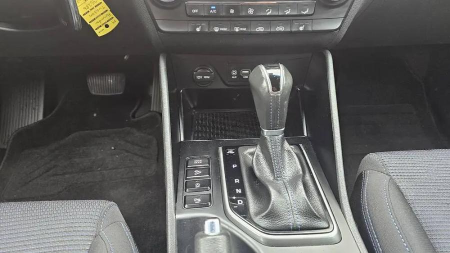 Grey Hyundai Tucson 2017 in Riga, with an engine capacity of 1.70 L and mileage of 200 thousand km for 10950 €, photo 19 on AUTOMOTO.COM.LV