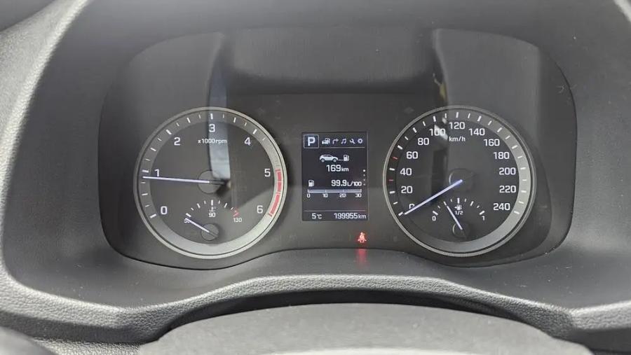 Grey Hyundai Tucson 2017 in Riga, with an engine capacity of 1.70 L and mileage of 200 thousand km for 10950 €, photo 23 on AUTOMOTO.COM.LV
