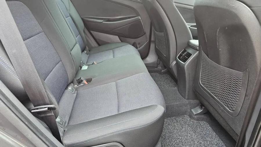 Grey Hyundai Tucson 2017 in Riga, with an engine capacity of 1.70 L and mileage of 200 thousand km for 10950 €, photo 25 on AUTOMOTO.COM.LV
