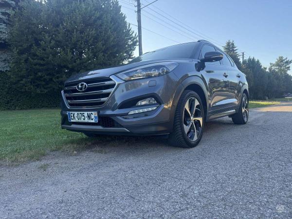 Grey Hyundai Tucson 2017 in Kaunas, with an engine capacity of 1.69 L and mileage of 200 thousand km for 12399 €, photo 1 on AUTOMOTO.COM.LV