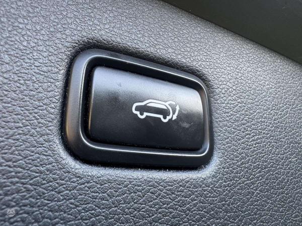 Grey Hyundai Tucson 2017 in Kaunas, with an engine capacity of 1.69 L and mileage of 200 thousand km for 12399 €, photo 6 on AUTOMOTO.COM.LV